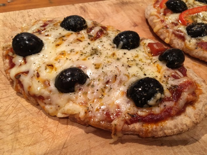 Healthy Pitta Pizzas - PhunkyFoods